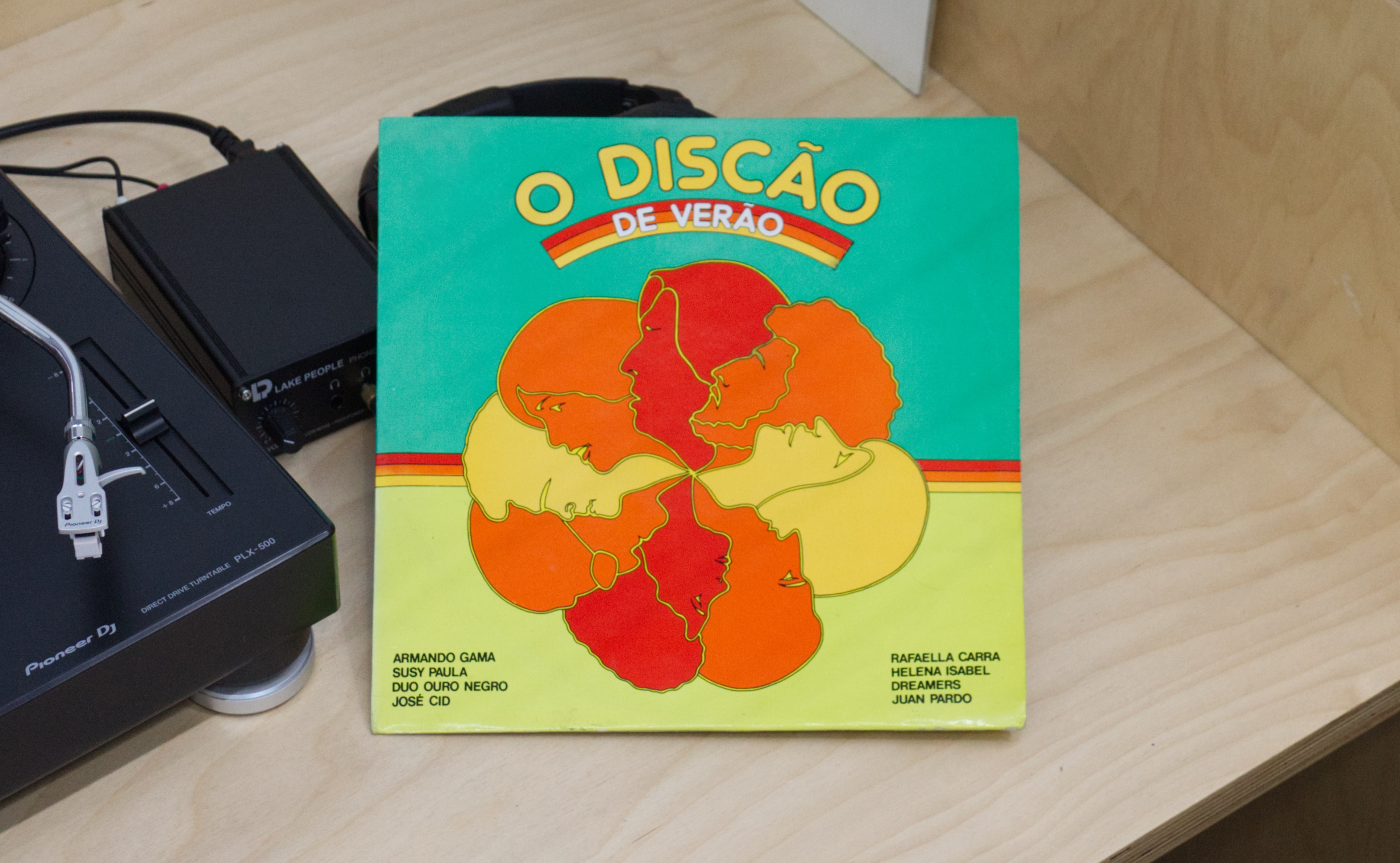 Cinco discos para levar connosco neste verão | Ágora Cultura e Desporto