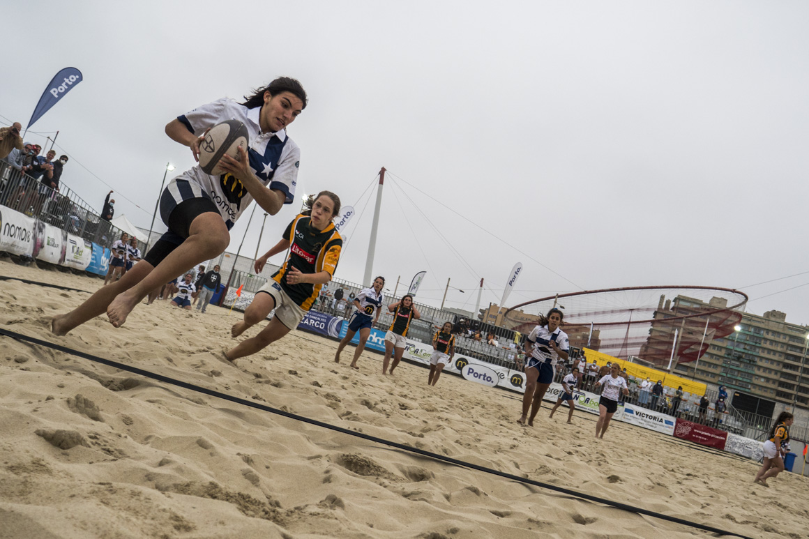 O espetáculo do Porto Beach Rugby na abertura do Estádio de Praia ...