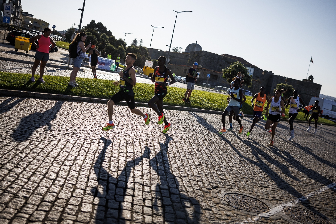 Preparem as pernas: a Meia Maratona do Porto regressa à marginal do ...